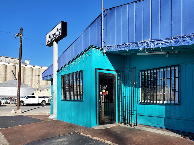 That turquoise exterior isn't just a color choice—it's a promise of coastal flavors waiting inside this unassuming Kansas City gem.