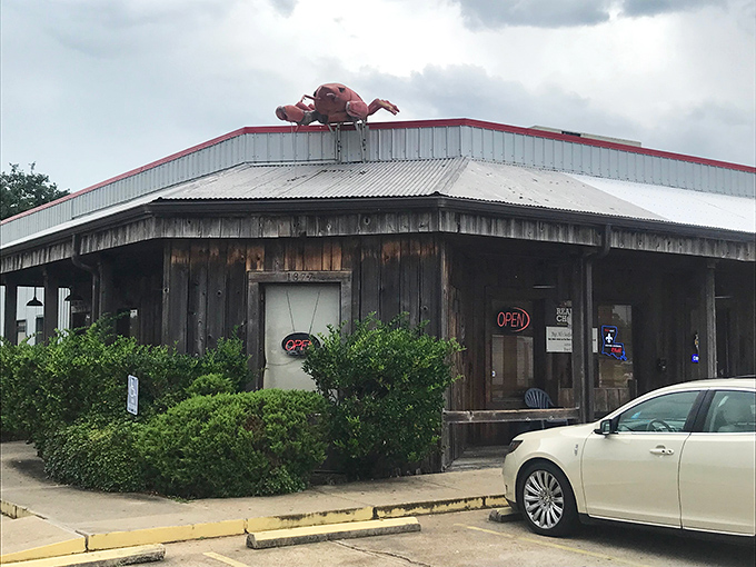 That giant crawfish on the roof isn't just decoration&mdash;it's nature's way of saying "turn here for the good stuff!" Louisiana's seafood beacon.