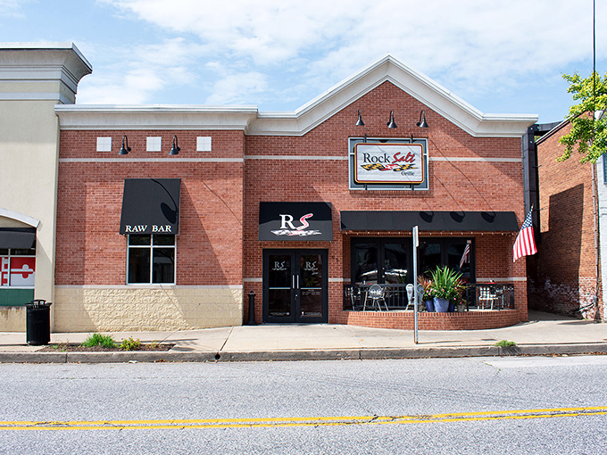 That navy awning and distinctive "RS" logo have become a beacon for crab cake pilgrims throughout Maryland. The American flag adds a nice touch &ndash; patriotic eating at its finest.