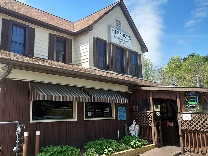 The unassuming exterior of Hershey's Restaurant in Gaithersburg hides culinary treasures within, like a delicious secret waiting to be discovered.