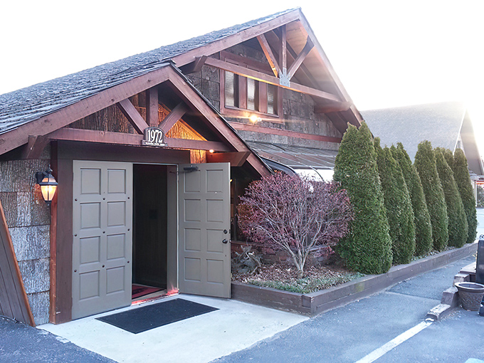 The rustic cabin exterior of Peddler Steak House beckons hungry travelers like a carnivore's fairy tale cottage in the woods.