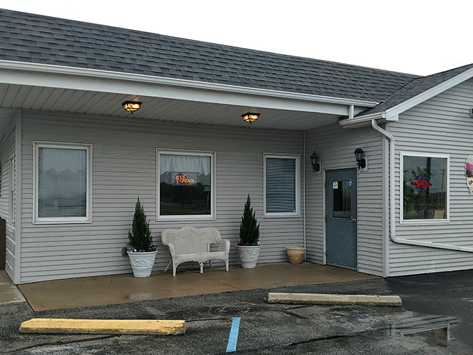 The unassuming exterior of Granny's Kitchen proves once again that culinary treasures often hide in plain sight, waiting for hungry travelers to discover them.