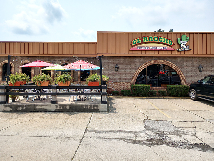 El Rancho's modest exterior hides culinary treasures within, like finding a diamond in a strip mall setting.