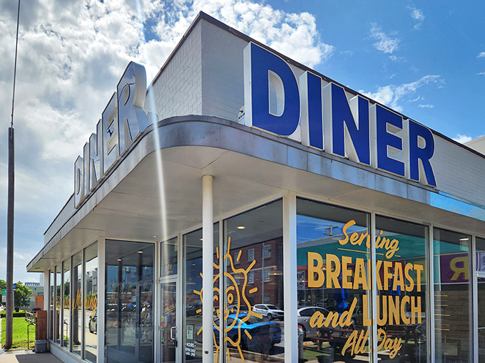 That retro-modern exterior isn't just promising breakfast—it's practically guaranteeing an all-day affair with eggs and pancakes that won't judge your pajama-at-noon lifestyle.