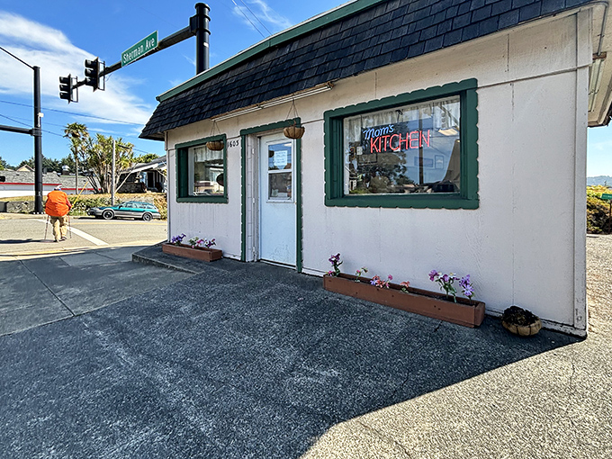 This modest white building with cheerful green trim doesn't need architectural flourishes to announce its purpose&mdash;the food does all the talking.
