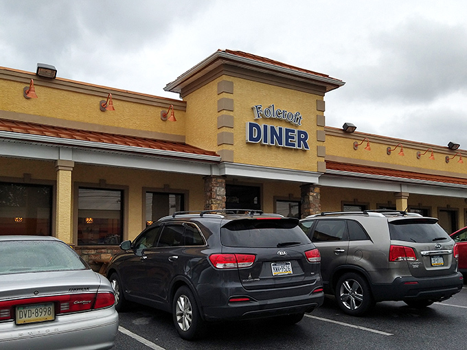A full parking lot at breakfast time tells you everything you need to know&mdash;locals vote with their vehicles when it comes to great diners.