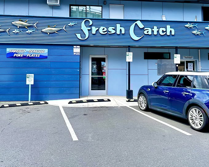 The unassuming blue exterior of Fresh Catch might not scream "culinary destination," but locals know this modest facade hides flavor treasures that would make Neptune himself swim ashore.