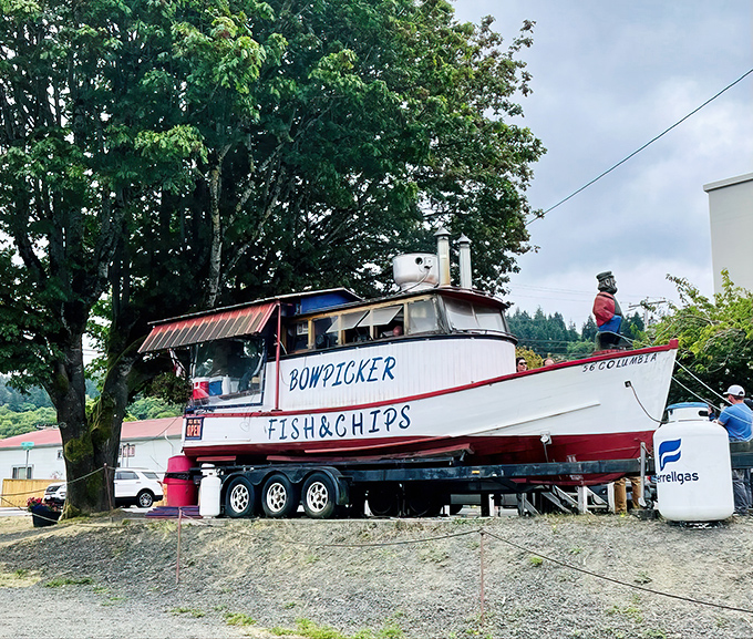 A fishing boat that caught its final destination on land. The Bowpicker stands proudly on wheels, serving Astoria's finest albacore tuna fish and chips.