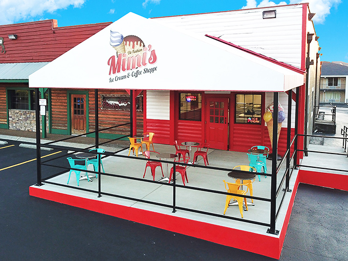 The red and white exterior of Mimi's beckons like a sweet mirage, complete with colorful chairs that practically scream "sit here and indulge!"