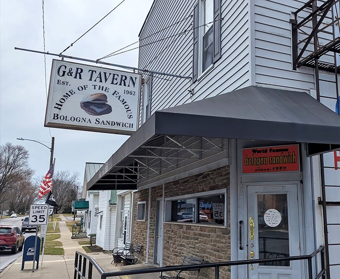 The unassuming exterior of G&R Tavern in Waldo, Ohio, where culinary legends are born and bologna gets the respect it deserves.