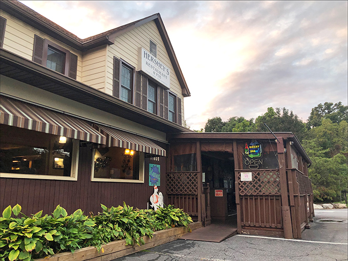 The unassuming exterior of Hershey's Restaurant in Gaithersburg hides culinary treasures within, like a delicious secret waiting to be discovered.
