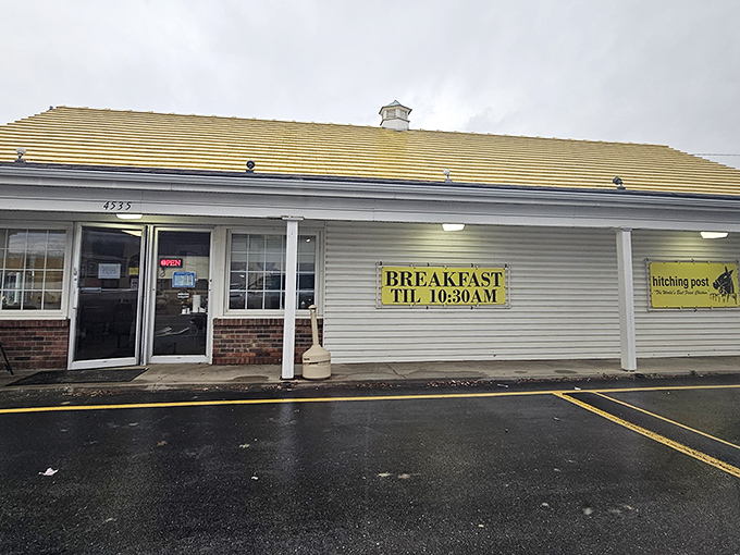 The unassuming exterior of Hitching Post Kellogg belies the culinary treasures within. Like all great food stories, this one begins with a modest entrance and a bold promise.