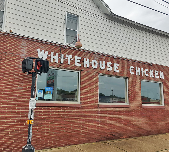 The unassuming brick exterior of White House Chicken stands like a culinary sentinel, promising treasures that far exceed its modest appearance.