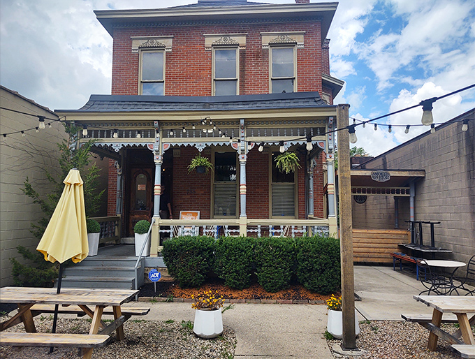 The historic brick fa&ccedil;ade of Smoked On High welcomes you like an old friend with a delicious secret.