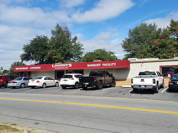 Lindsey's other entrance sports a classic red awning announcing its triple threat status: restaurant, catering, and banquet facility. BBQ diplomacy at its finest.