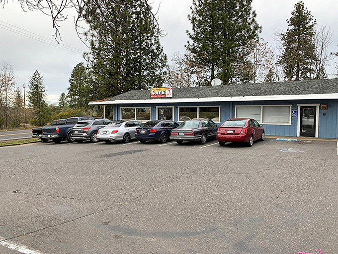 A full parking lot is the universal sign language for "the food here is worth waiting for." Breakfast pilgrims have arrived.