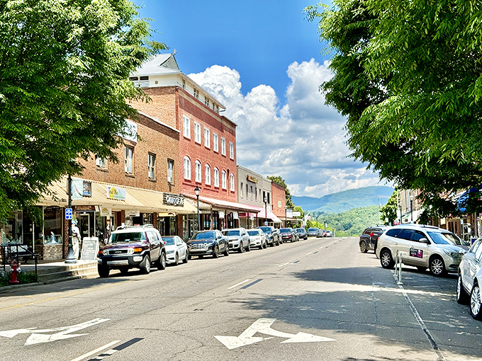 Downtown Franklin offers that perfect small-town vibe where you can actually find a parking spot without needing the patience of a saint or the parallel skills of a NASCAR driver.
