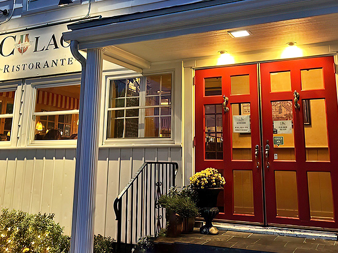 That unassuming white exterior is basically the culinary equivalent of a secret handshake for Erie's Italian food lovers.