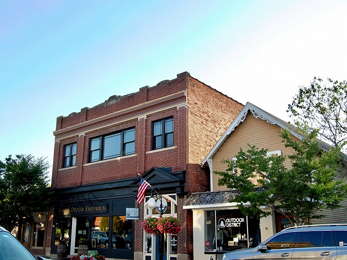 Main Street Roanoke captures small-town America at its best&mdash;warm, welcoming, and picture-perfect.