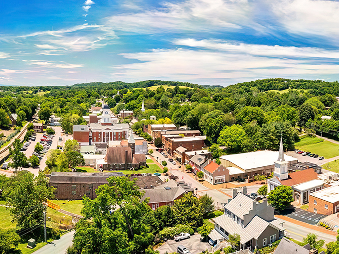 Aerial views rarely lie&mdash;Loudon's picturesque downtown nestled among rolling Tennessee hills looks like a Norman Rockwell painting come to life.