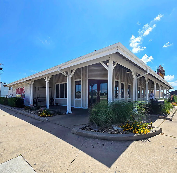 The unassuming exterior of Prairie Kitchen stands like a beacon of comfort food hope against Oklahoma's endless blue sky.