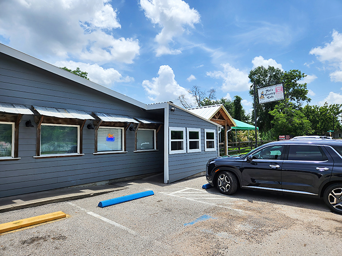 The modest exterior of Mel&rsquo;s Country Cafe proves a Texas truth&mdash;some of the best meals come from places that don&rsquo;t need to show off.