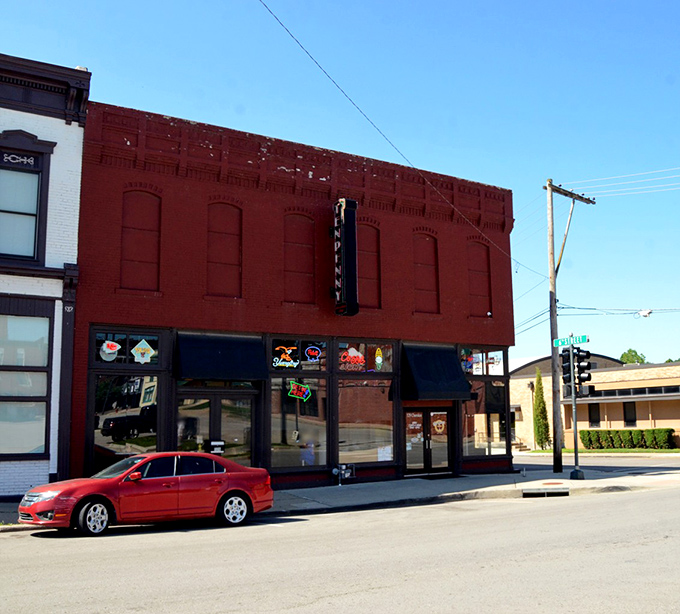 The brick-red facade of Ten Penny stands proudly on a Leavenworth corner, a beacon of comfort food promise in an unassuming package.