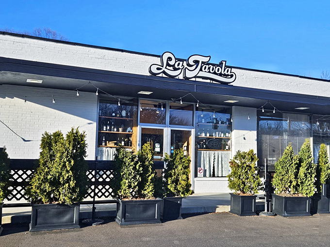That retro script sign and those planters flanking the entrance are basically saying "come in, we've got carbs."