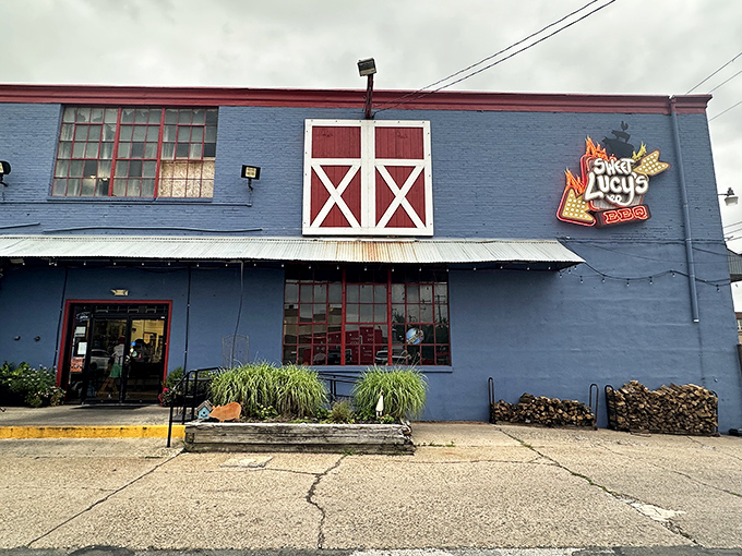 Sweet Lucy's blue exterior with barn-style doors gives a playful nod to its smokehouse roots. It's like the barbecue equivalent of Clark Kent – humble outside, superhero inside.