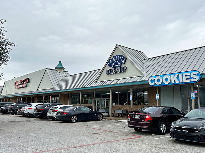 La Casita Bakeshop nestles unassumingly in a Richardson strip mall, like Clark Kent hiding Superman's cape under a business-casual button-up.