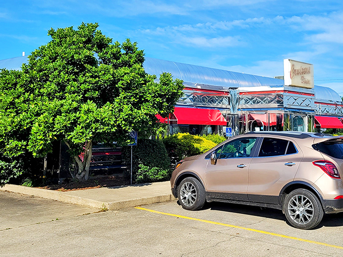 The gleaming silver exterior of Cruisers Diner catches Ohio sunlight like a time machine waiting to transport you back to the 1950s.
