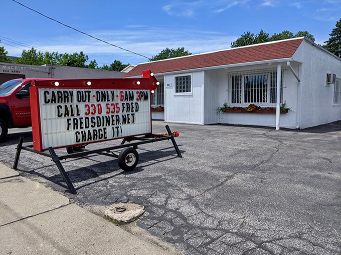 The roadside sign tells you everything you need to know: this place means business when it comes to satisfying your hunger pangs.