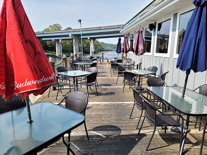The outdoor patio at Riverfront Seafood Co. offers mountain views with your mahi-mahi. Waterfront dining in landlocked Tennessee? That's the kind of plot twist I live for.