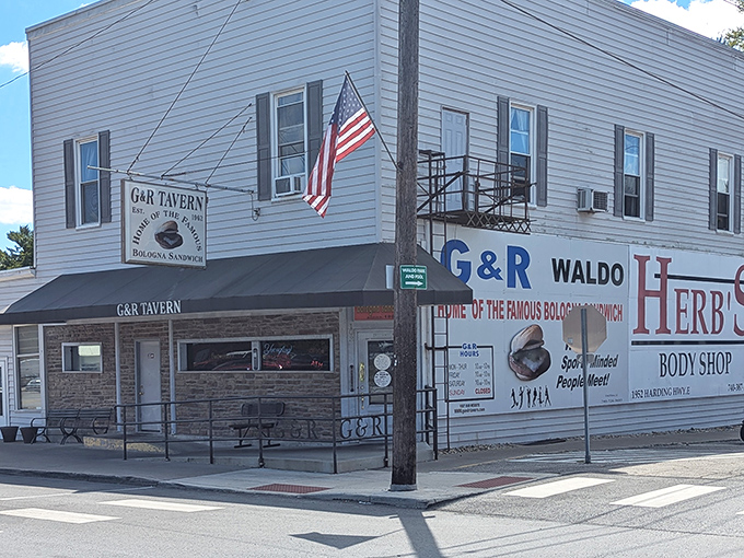 The unassuming white exterior of G & R Tavern stands like a culinary lighthouse in tiny Waldo, beckoning hungry travelers with its famous bologna promise.