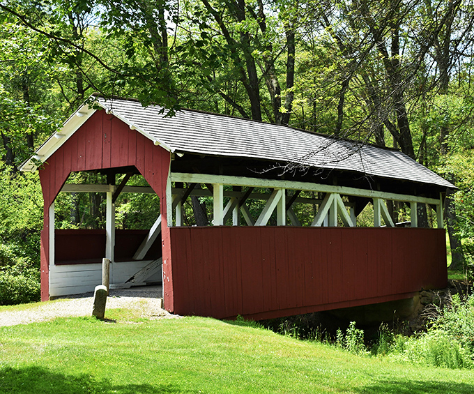 That classic red-and-white color scheme isn't just for show&mdash;it's the covered bridge equivalent of black-tie formal wear.