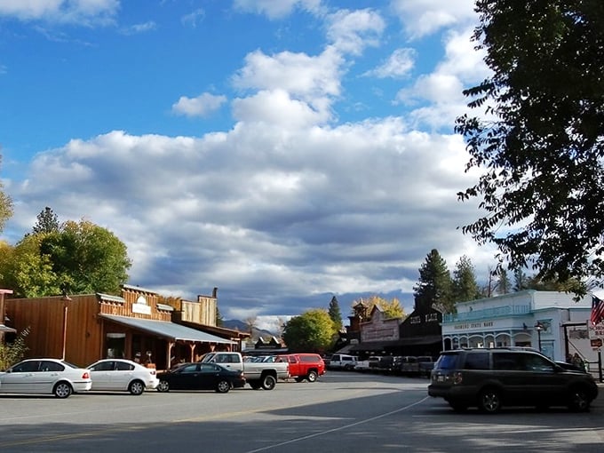 Downtown Winthrop greets visitors with that perfect small-town skyline where mountains and wooden facades compete for who can make you gasp first.