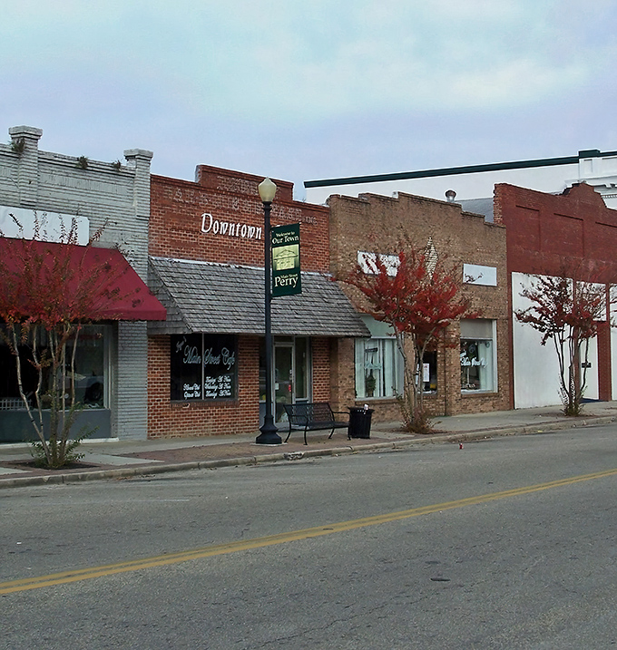 Downtown Perry doesn't need neon or skyscrapers to charm you&mdash;just honest brick buildings, local shops, and not a single parking meter in sight.