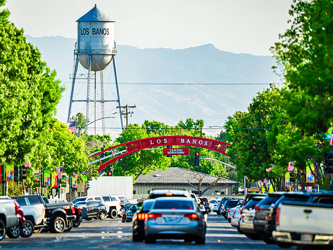 Sunshine, palm trees, and that classic red arch&mdash;Los Banos nails the &ldquo;small town, big heart&rdquo; vibe, with a water tower that proudly watches over it all like the town&rsquo;s tallest local.
