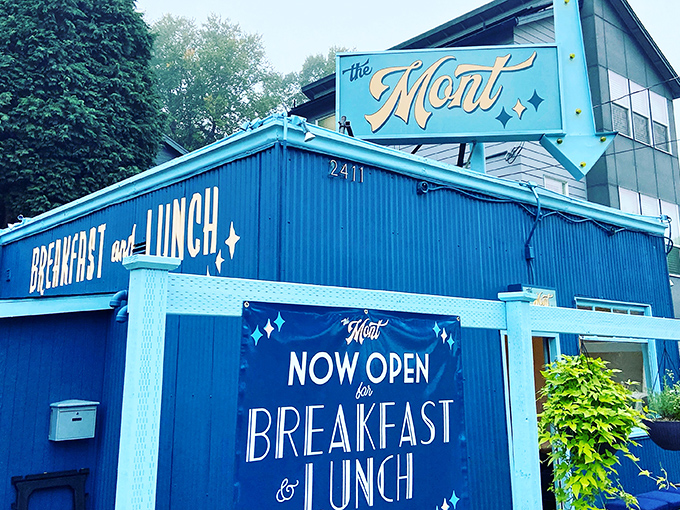 The Mont's electric blue exterior isn't just a building&mdash;it's a breakfast beacon calling to hungry Portlanders like a carb-loaded lighthouse.