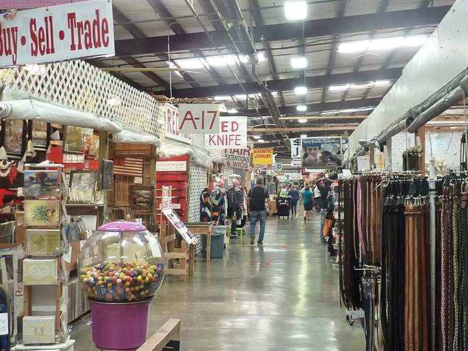 1. the enormous flea market in tennessee that&rsquo;ll make you rethink what $25 can buy