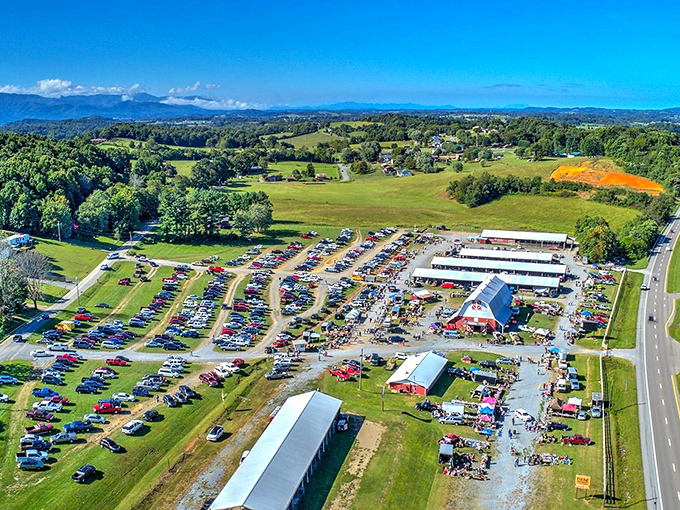 Paradise for treasure hunters! The Jonesborough Flea Market sprawls across acres of Tennessee countryside, beckoning with the promise of undiscovered gems.