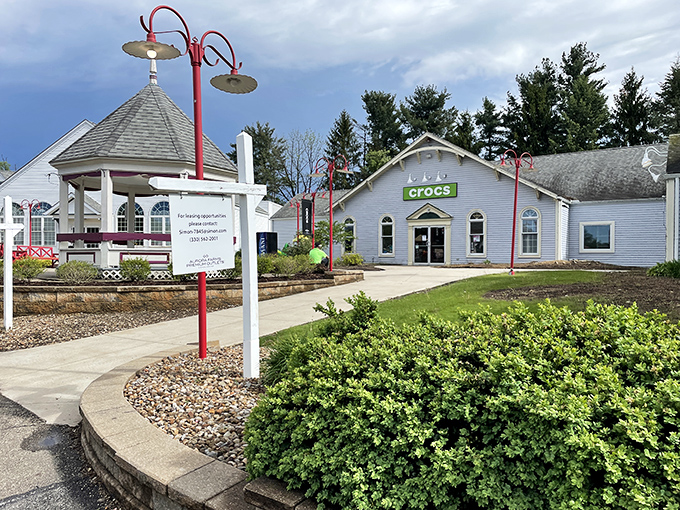 Crocs and gazebos and landscaping, oh my! The outlet's thoughtful design makes marathon shopping sessions feel like a countryside stroll.