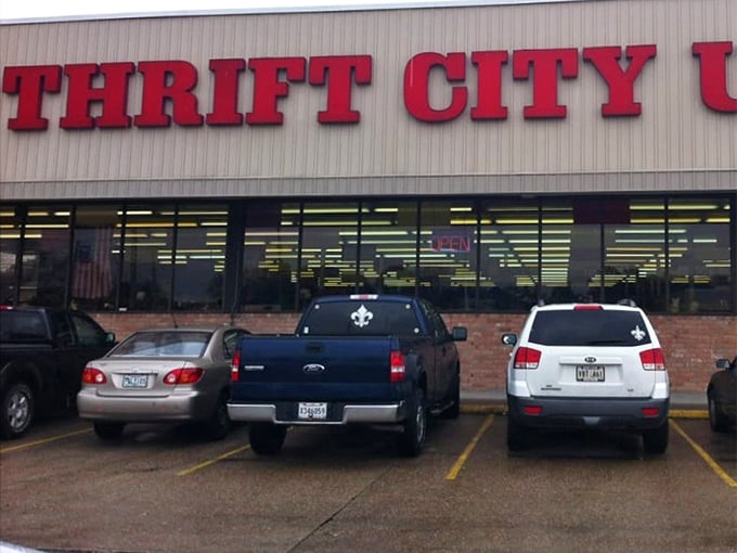 That full parking lot isn't lying &ndash; when locals know about a place, they show up in force.