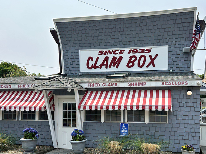 The architectural equivalent of truth in advertising&mdash;a restaurant that's actually shaped like a clam box. New England doesn't do subtle when seafood's involved.