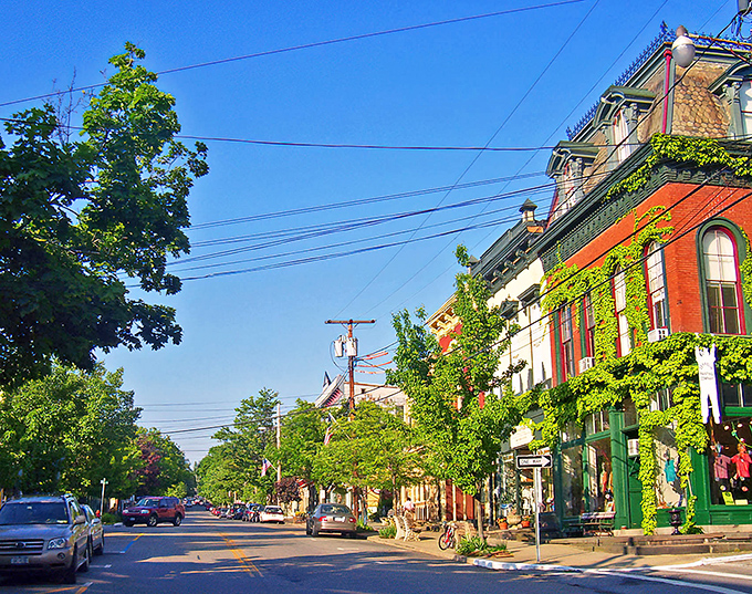 Main Street charm is on full display, a scene so timeless that Norman Rockwell himself might&rsquo;ve added it to his portfolio.