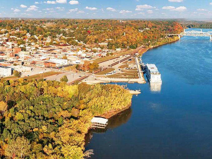 Fall paints Hannibal in a palette that would make Mark Twain himself reach for his pen. The Mississippi River curves gracefully alongside this literary landmark.