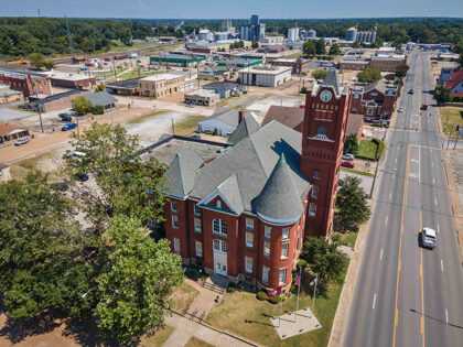 The Gorgeous Town In Arkansas That's A Hidden Gem For People Who Want ...