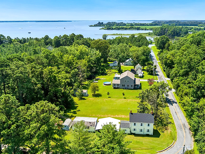 Chesapeake Bay living at its finest! Where the water meets the land, Rock Hall offers that perfect blend of rural charm and maritime magic.