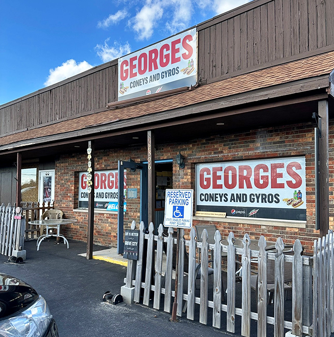 The humble brick exterior of Georges Coneys and Gyros proves once again that culinary treasures often hide behind the most unassuming facades.