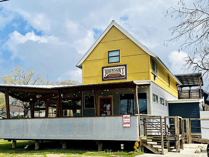 That cheerful yellow exterior isn't just a building &ndash; it's a beacon calling barbecue lovers home for lunch.